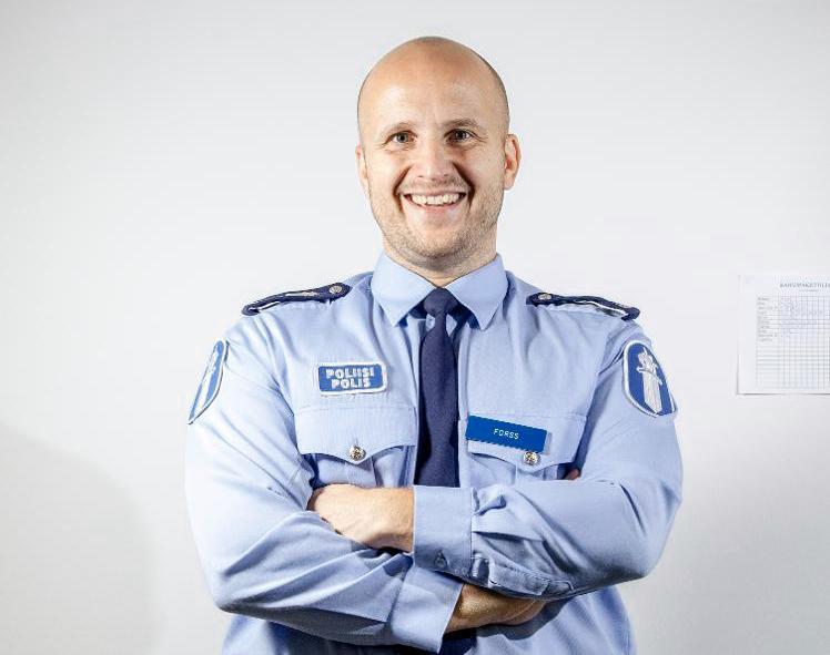 Väitellään: Some kuuluu vain nuorille, nettipoliisi Marko Forss ...