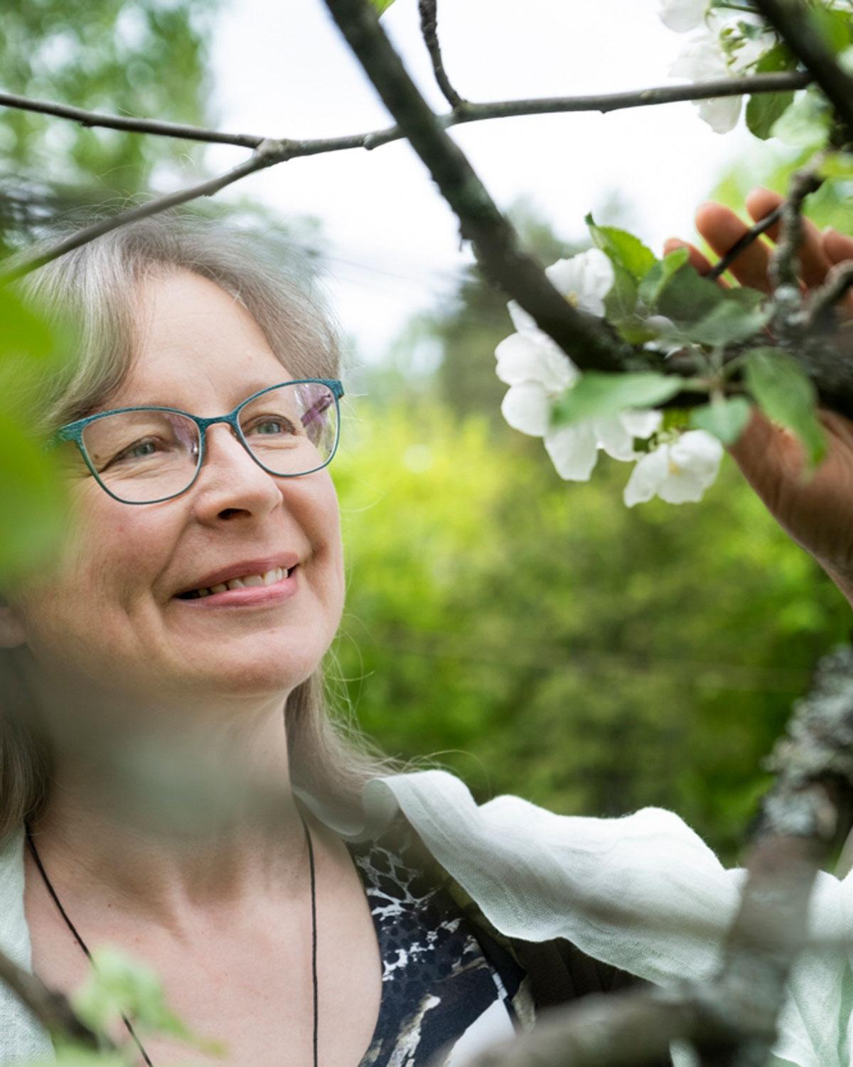 Palaa metsän lumoon, ehdottaa teologi Pauliina Kainulainen – ”Voit ...