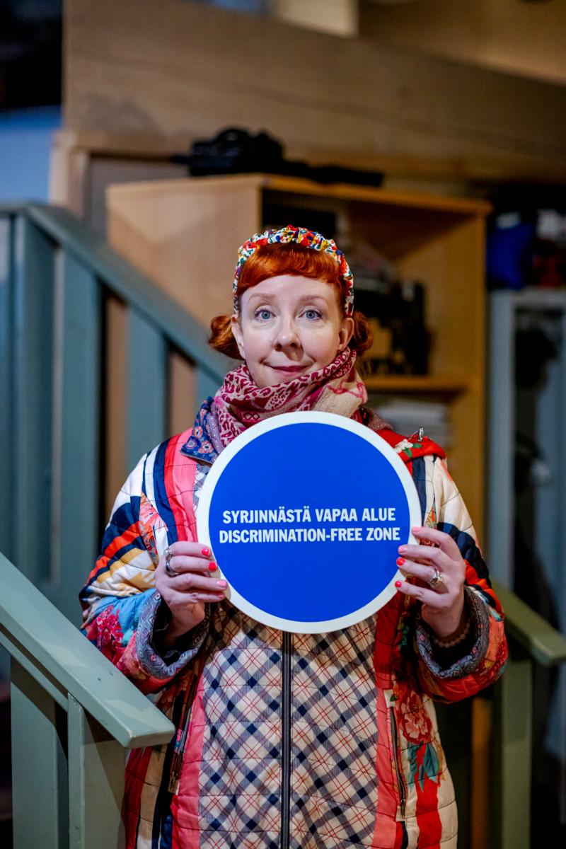 Näyttelijä Jenni Kokander käy vapaa-ajallaan tapaamassa asunnottomia Itä-Pasilassa – ”Opin jo ...